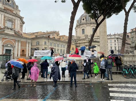In Piazza A Roma Per Non Dimenticare Le Vittime Del Covid