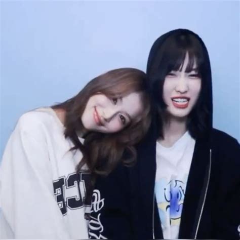 Twice Sana Momo Samo Photobooth Samo Comfort Friend Momo
