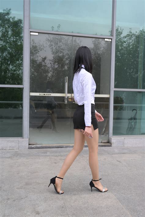 마법의 거울 거리 사진 No084 Cheng Sheng Street Photography 긴 다리와 실크 유니폼을 입은 아름다운 여성을 판매하는 쇼핑몰 V2ph