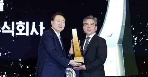 현대차·기아 수출의 탑 동반 수상 …친환경 전기차 질주 쾌거