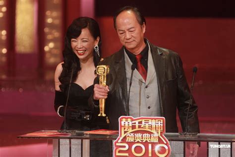 图文：tvb43届颁奖 狄龙颁奖影音娱乐新浪网