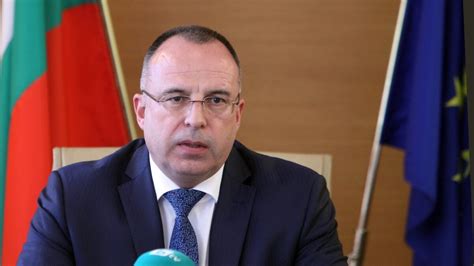 Електронната и хартиената декларация на Порожанов са различни