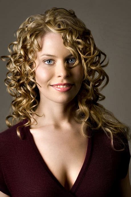 Frisuren Locken Halblang