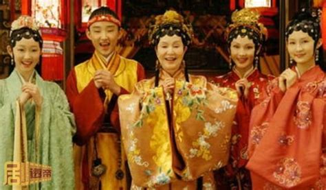 红楼梦宝玉和哪些人同过房 剧透帝