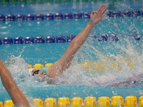 女子100米仰泳预赛 中国队万乐天、汪雪儿进入决赛（组图）