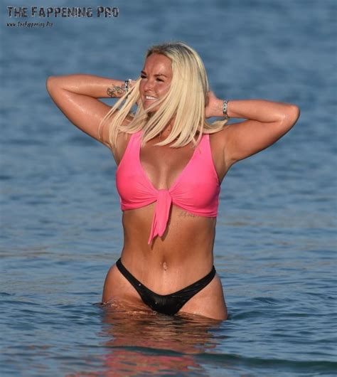 Jennifer Ellison Exposed Her Ass In Bikini On The Beach 18 Photos