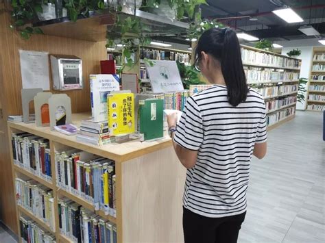 祖庙街道分馆举办 “走近二十四节气—小暑”主题书展