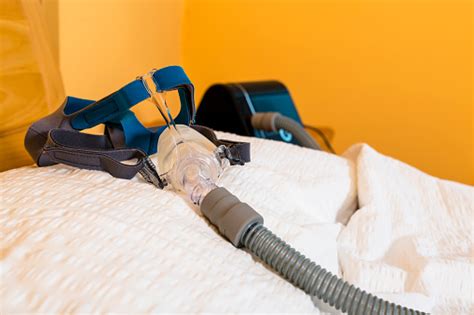 베개에 Cpap 또는 Apap 장치의 수면 무호흡증 마스크와 호스 Cpap 기계에 대한 스톡 사진 및 기타 이미지 Cpap 기계 0명 건강관리와 의술 Istock