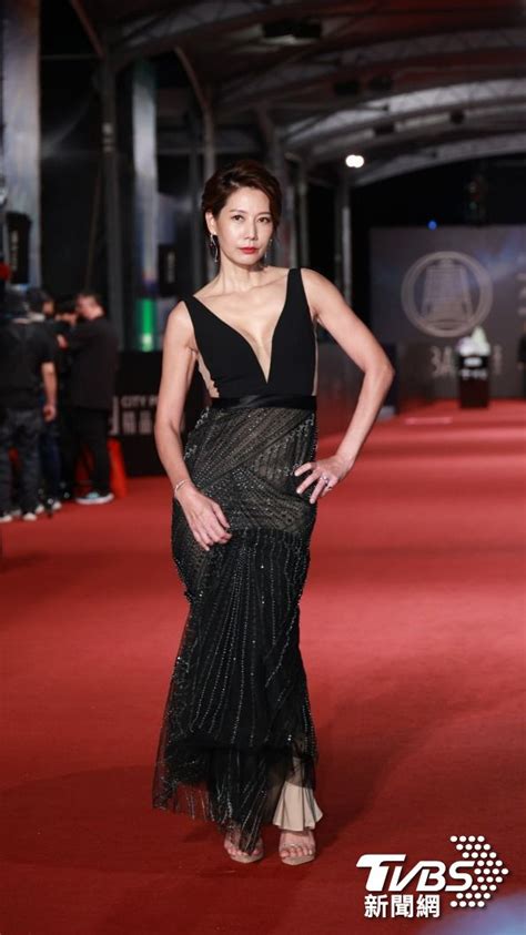 金鐘獎58丨女神安心亞側漏大露背！許瑋甯低胸晒腿 桂綸鎂密實似枱布 星島日報