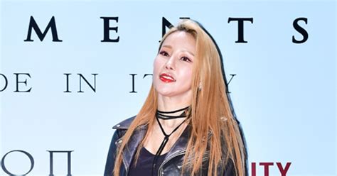 포토엔 미나 그녀만 소화 가능한 과감한 노출패션