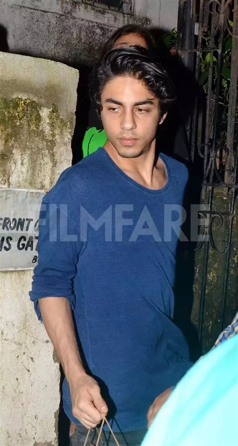 Shah Rukh Gauri Aryan Suhana And Abram Khan Step Out Together
