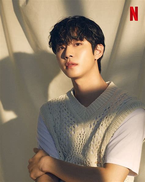 넷플릭스코리아 공계에 올라온 안효섭 화보  연예이슈 수다방 네모판