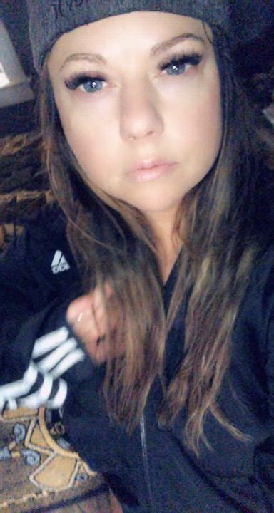 36 Mom Of 2 Do You Wanna Watch Me 😈😈😈 Scrolller