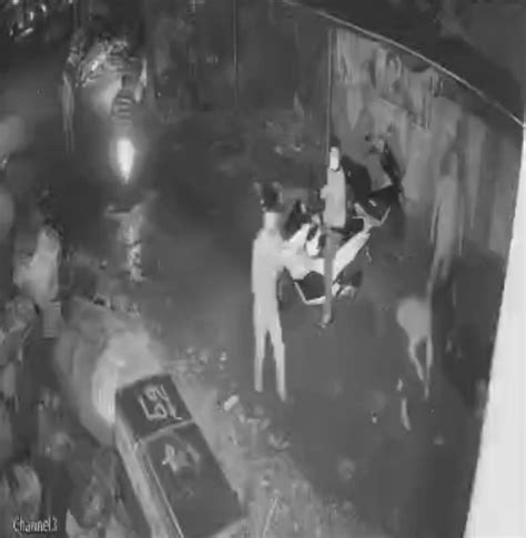 ផ្ទុះអាវុធមួយគ្រាប់បណ្ដាលឱ្យបុរសម្នាក់ជាចុងភៅរងរបួសបែកចិញ្ចើមខាងស្ដាំហូរឈាមស្រោចពេញខ្លួន