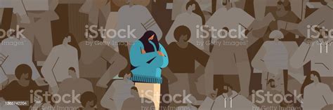 절망적 인 정신 건강 질환 우울증을 느끼는 군중 소녀에서 눈에 띄는 피곤 우울한 여자 고독 부정적인 감정 표현에 대한 스톡 벡터 아트 및 기타 이미지 고독 부정적인 감정