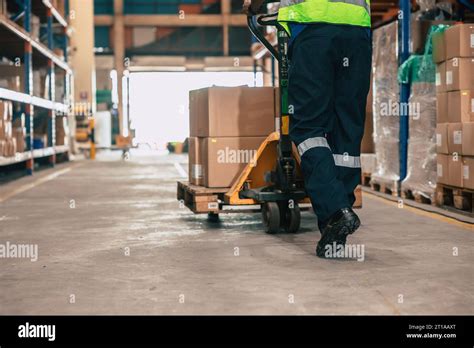 Manual Handling Hi Res Stock Photography And Images Alamy