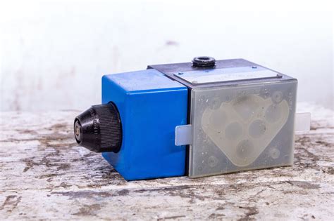 Vickers Dg4s4 012a U B 60 S324 Pilot Valve Hydraulic Junkyard