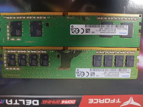 Ddr4램 2개 왜 생긴게 다른가요 Cpu메인보드램 퀘이사존