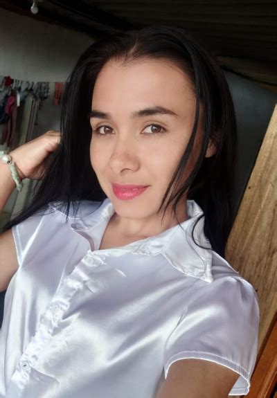 Marfil From Bogota Colombia Seeking For Man Rose Brides