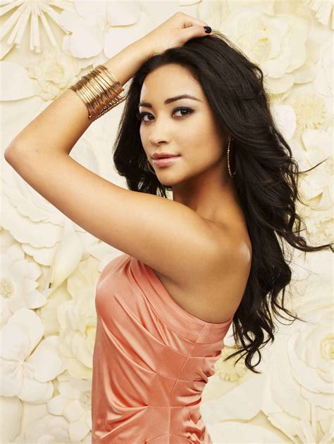 Shay Mitchell Nue 60 Photos Biographie News De Stars Les Stars Nues