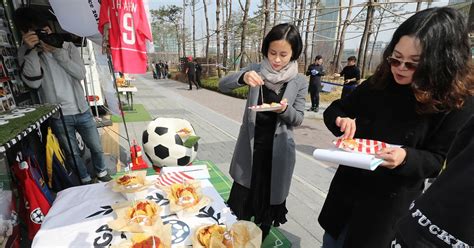 야외에서 즐기는 푸드트럭