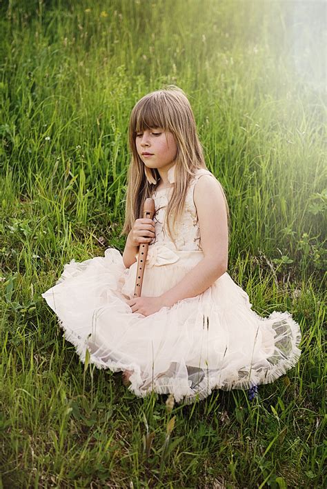Kostenlose foto Natur Gras Person Musik Mädchen Frau Rasen