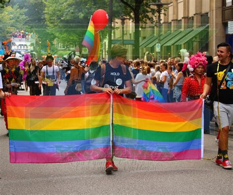Día Internacional Del Orgullo Lgbt O Inmobiliaria Kozma