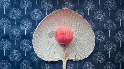 蒲扇与水蜜桃高清图片下载 正版图片500465276 摄图网