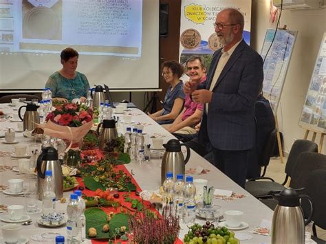 Na urodzinach u kolekcjonerów znaczków turystycznych Nowiny Komornickie
