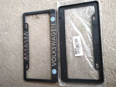 Juego De Marcos De Placa Universal Con Emblema Because We Love Car