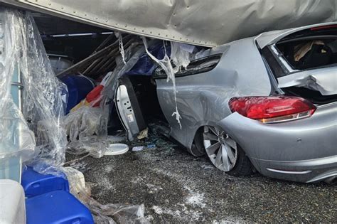 Le Foto Dell Incidente Di Piacenza Il Camion L Acido E L Auto