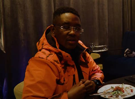 Moubarak Sait Bien Se Tenir à Carreaux Dans Survie