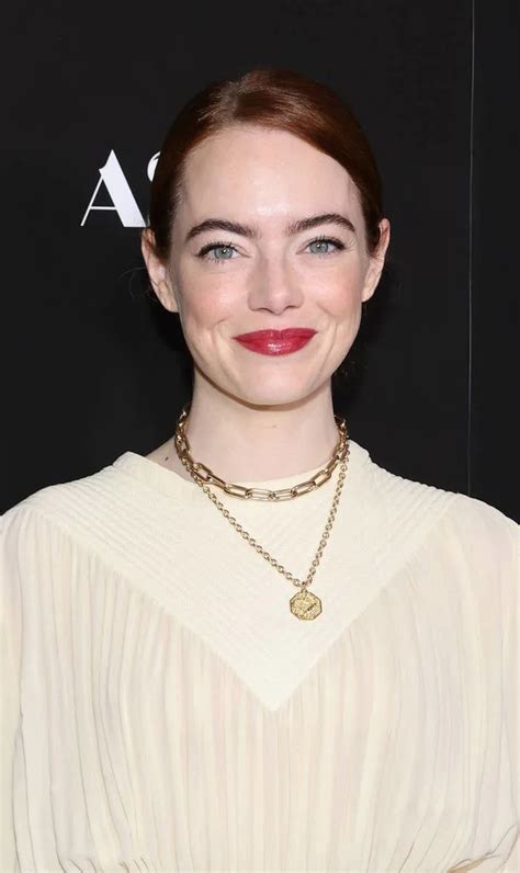 People Think That Emma Stone Looks Unrecognizable After Seeing These Viral Photos From Paris