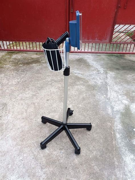 Aneroid Sphygmomanometer With Stand Health And Nutrition Medical