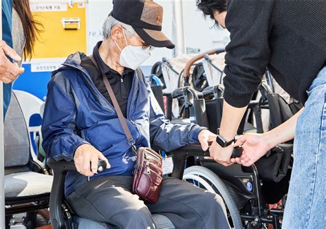 휠체어에 여행을 달다 휠셰어 현대자동차그룹 Csr 디지털 매거진