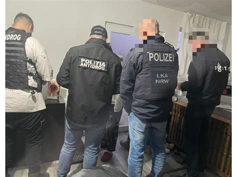 Percheziții pentru destructurarea unei grupări implicate în trafic