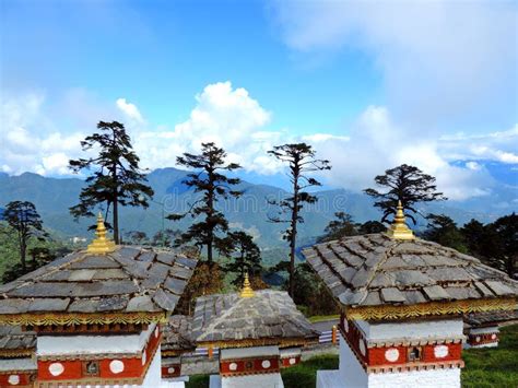 Druk Wangyal Chortens At Dochula Pass Bhutan Stock Image Image Of Chorten Himalayas 121243319