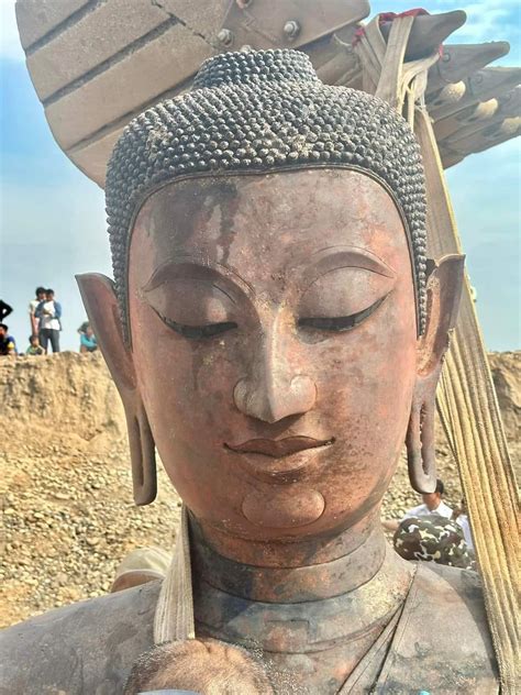 Buddha Pictures สปป ลาว ขุดค้นพบ พระพุทธจมแม่น้ำโขง Facebook