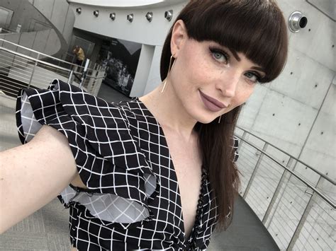 Natalie Mars Scrolller