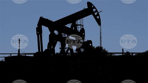 Цените на петрола спадат в азиатската търговия под натиска на опасения за световната икономика и