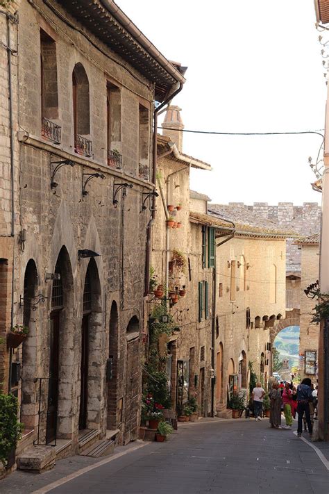 A Visit To Assisi The Home Of Saint Francis Things To Do Travel Guide I Travel For The Stars
