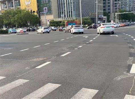 增设左转车道 施划左转待转区丨安全隐患排查整治 知乎