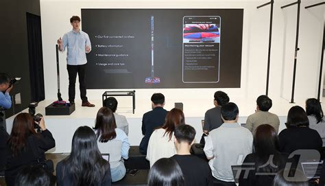 다이슨 세계에서 가장 슬림한 무선 청소기 펜슬백 Fluffycones 출시 뉴스1