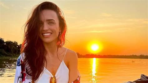 De Biquíni Fio Dental Cavadíssimo Rafa Kalimann Empina Bumbum Na Praia