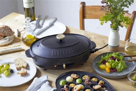 Chic Hot Plate For Adults From BRUNO With 3 Types Of Plates
