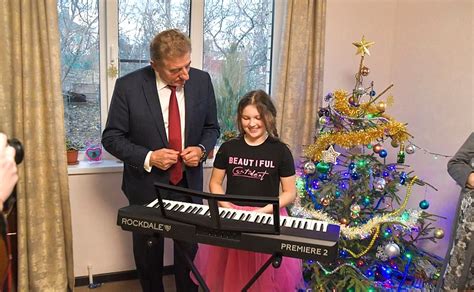 С Лукин исполнил новогоднее желание десятилетней Анжелики из Воронежской области Совет