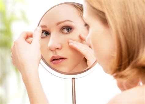 今すぐ始めたい！肌にも影響を与える「ブルーライト」の対策術 シロノクリニックの美容コラム Beauty Column 美容の