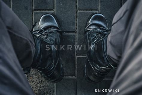 Snkrwiki On Twitter 人前：连续穿了三周07，48码的靴子太爷们太性感了，我要一口气操烂它。 人后：刚脱下来的战靴才有