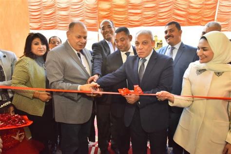 محافظ أسيوط ورئيس هيئة تنمية الصعيد يفتتحان المجمع الصناعي الحرفي بقرية