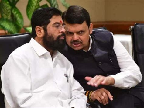 शिंदे फडणवीस सरकारचा शेतकऱ्यांसाठी मोठा निर्णय १ रुपयांत पीकविमा अन्